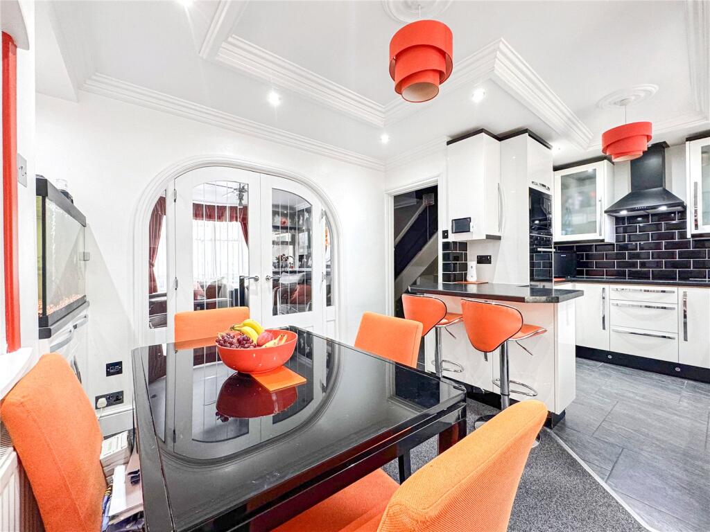 4 bedroom terraced house for sale in Gordon Road, Gillingham, Kent, ME7