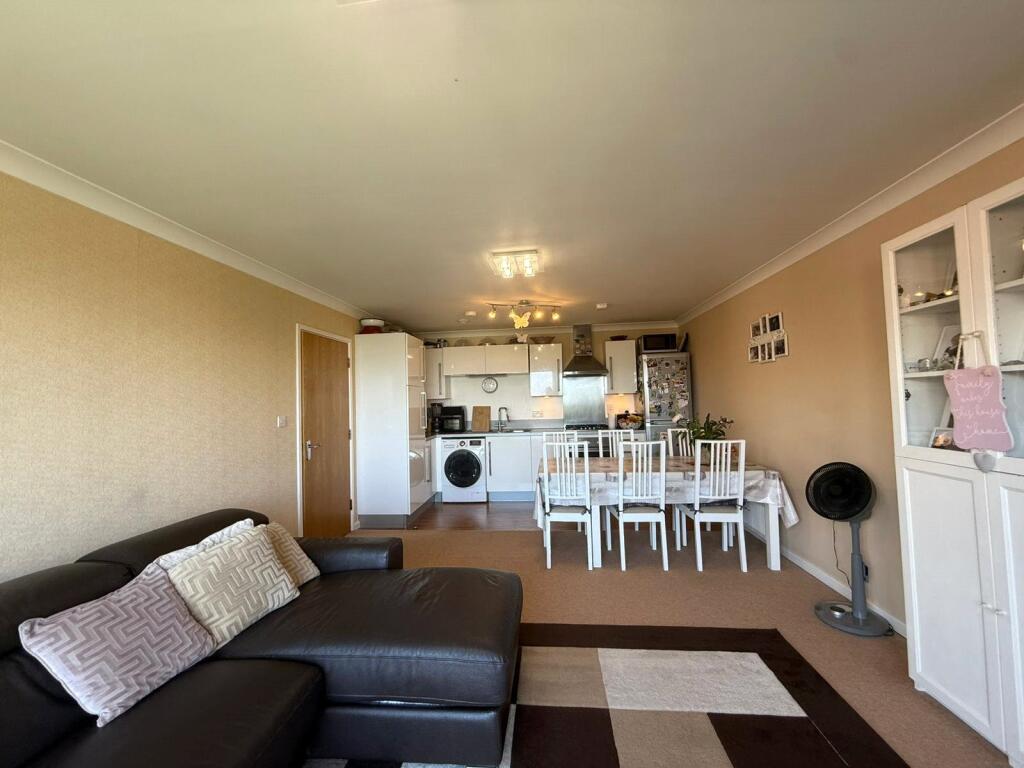2 bedroom flat for sale in Flat 10, South Lawns, High Street ...