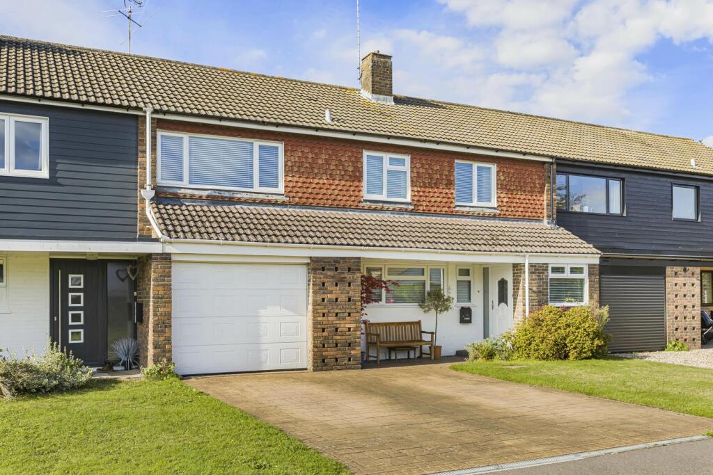 4 bedroom terraced house for sale in Stag Green Avenue, Hatfield, AL9