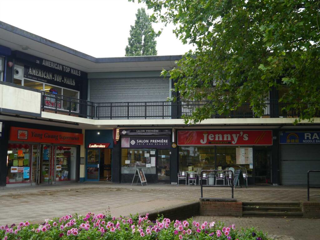 Commercial property for rent in Market Place, Hatfield, AL10