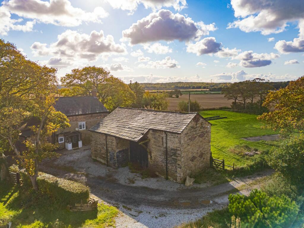 3 bedroom farm house for sale in Green Lane, Eccleston, WA10