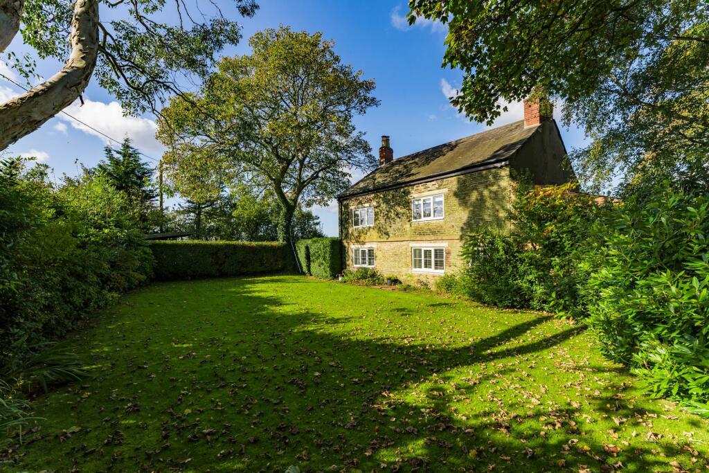 3 bedroom farm house for sale in Green Lane, Eccleston, WA10