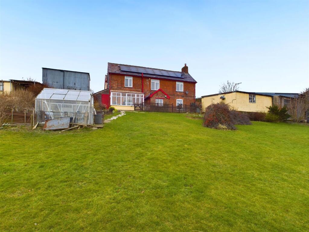 4 bedroom detached house for sale in Llanfair Caereinion, Welshpool, SY21