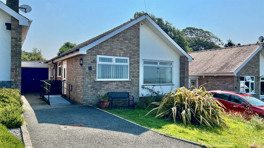 3 bedroom bungalow for sale in Bro Enddwyn, Dyffryn Ardudwy, LL44