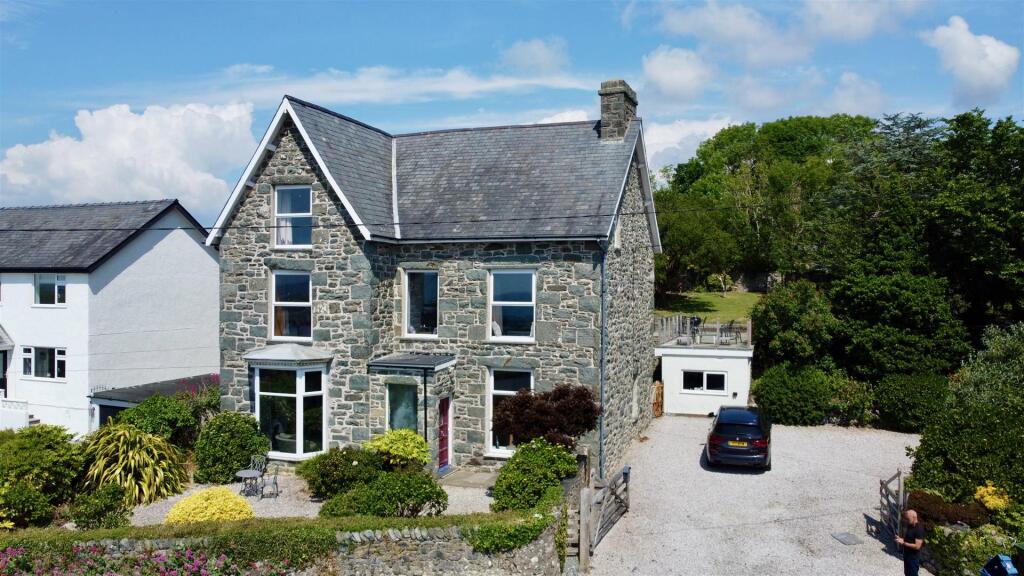 6 bedroom detached house for sale in Dyffryn Ardudwy, LL44