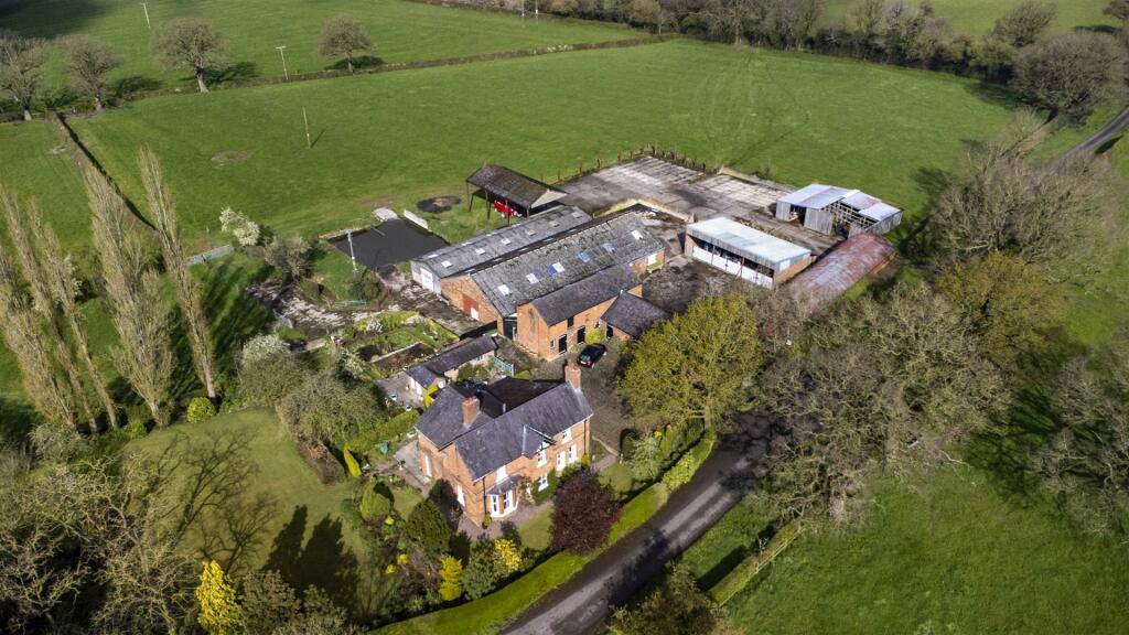 4 bedroom country house for sale in Crabtree Lane, Cuddington, Malpas, SY14