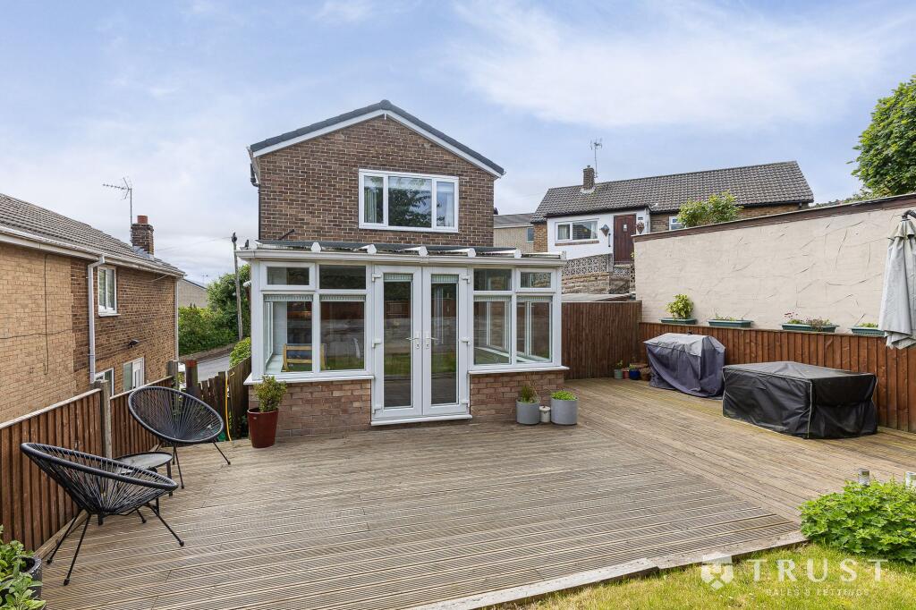 3 bedroom detached house for sale in Enfield Drive, Batley, WF17