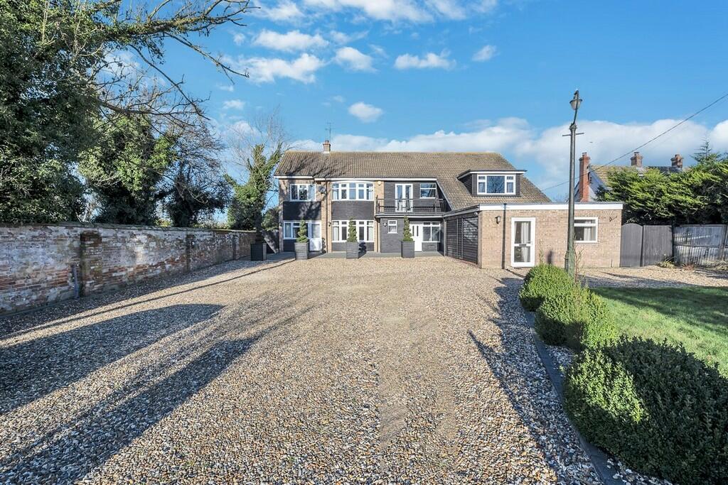 5 bedroom detached house for sale in Watton, IP25