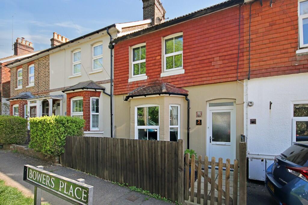 2 bedroom terraced house for sale in Bowers Place, RH10