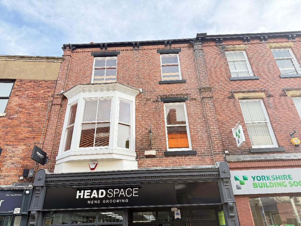 Shop for rent in 7 Ropergate, Pontefract, West Yorkshire, WF8
