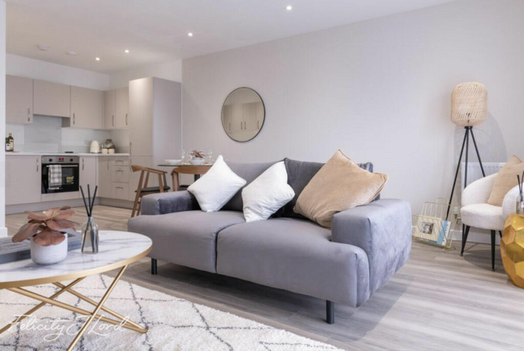 1 bedroom apartment for sale in Springfield Drive, London, SW17