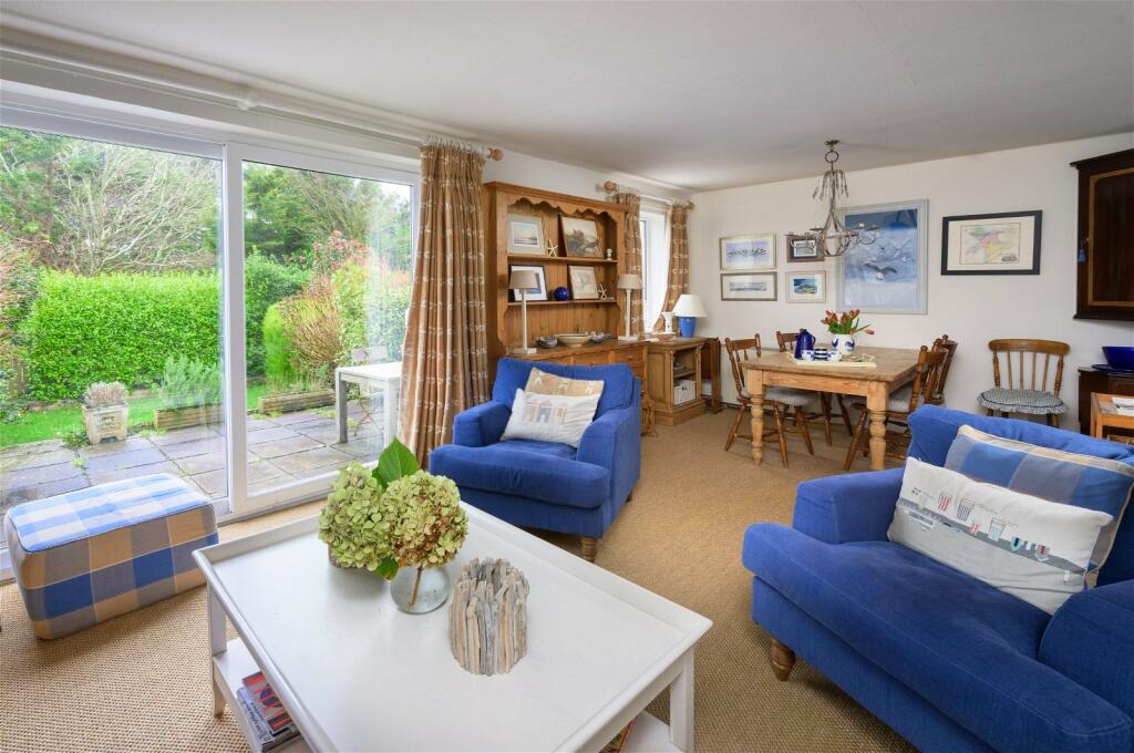 3 bedroom terraced house for sale in Llwyn Gwalch, Morfa Nefyn, LL53