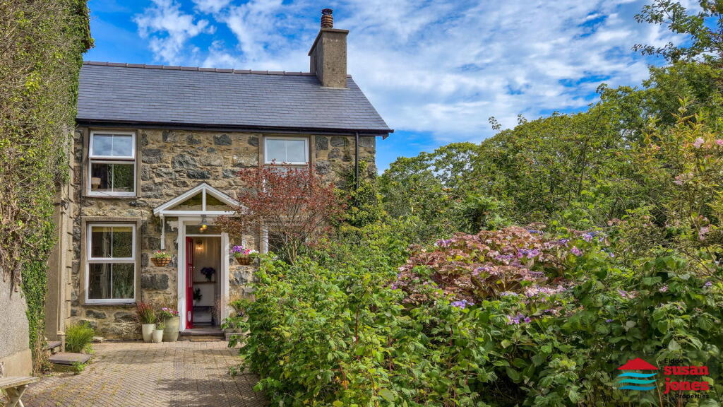 3 bedroom detached house for sale in Lon Goed, Chwilog, Pwllheli, LL53