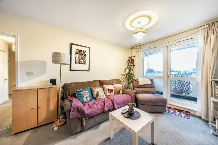2 bedroom flat for sale in Morrish Road, Brixton, London, SW2