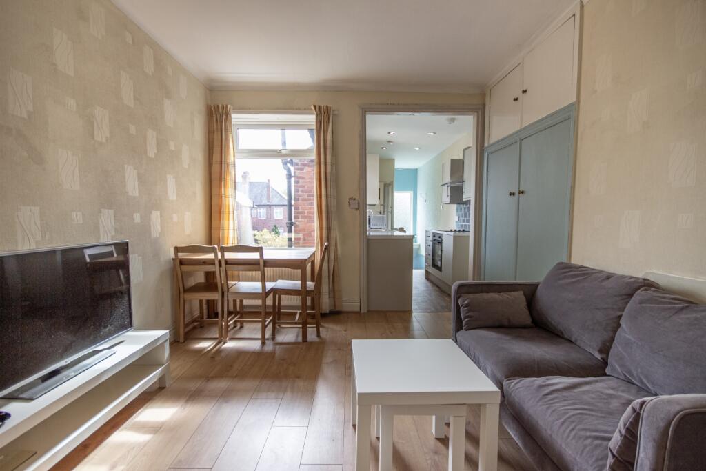 3 bedroom flat for rent in Ovington Grove, Newcastle upon Tyne, NE5 2QA ...