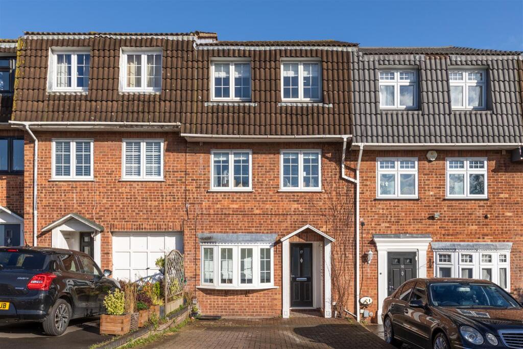 1 bedroom house share for rent in Regency Close, Chigwell, IG7