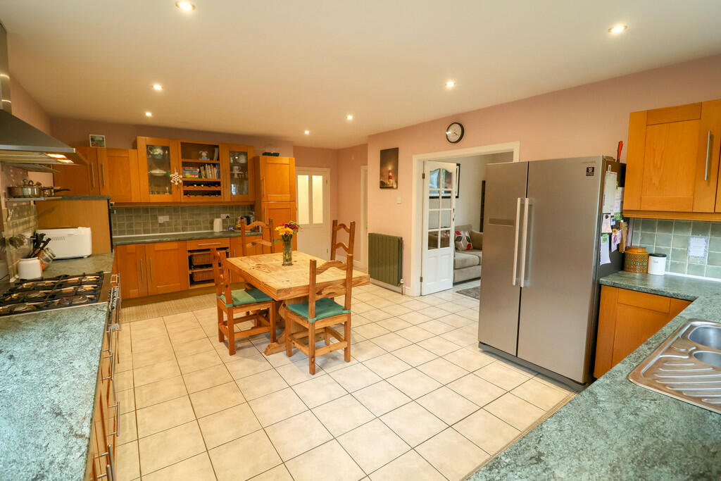 4 bedroom detached house for sale in Hadfield Road, Hadfield, Glossop, SK13