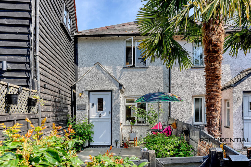 2 bedroom semi-detached house for sale in Appletree Dell, Dog Kennel ...