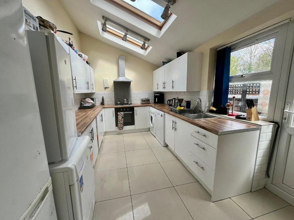5 bedroom terraced house for rent in Whitby Road, Fallowfield ...