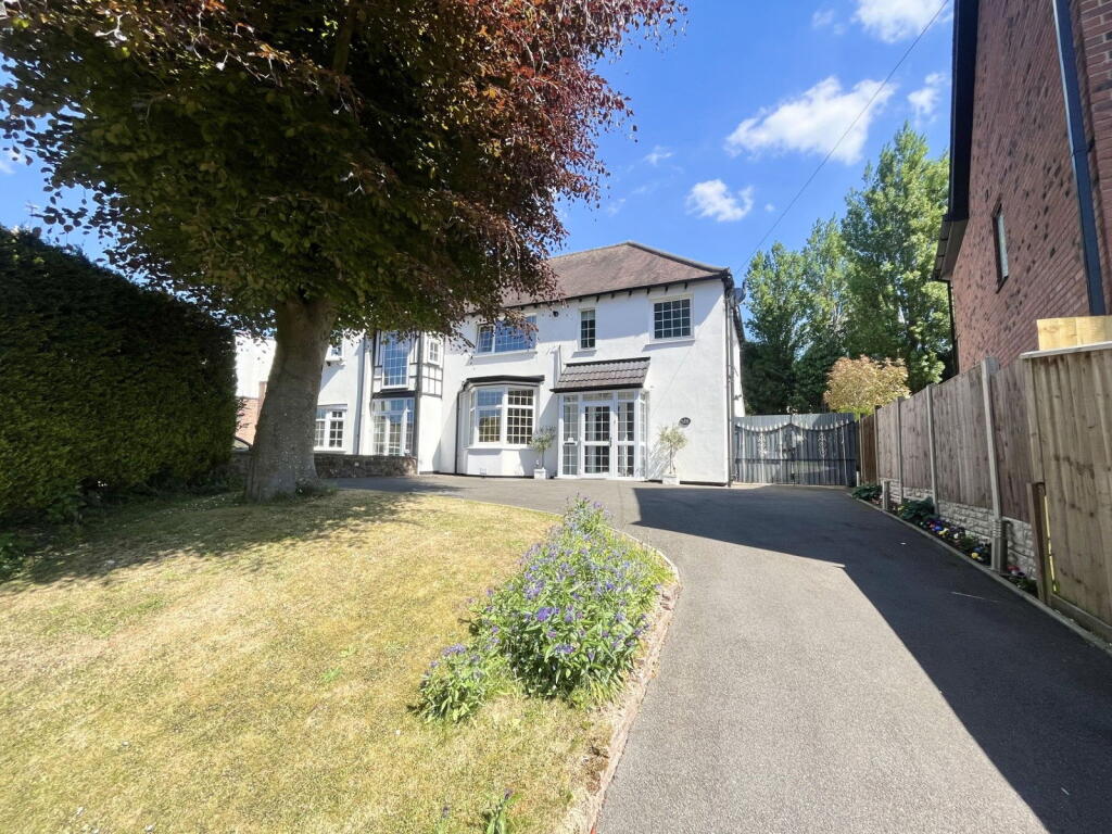4 bedroom semi-detached house for sale in Oakham Crescent, OAKHAM ...