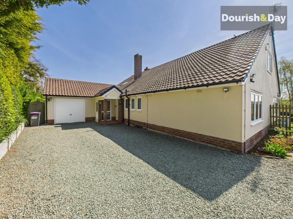 4 bedroom detached bungalow for sale in Quarry House Lane, Market ...