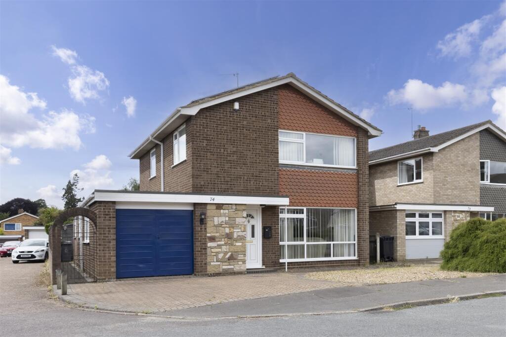 3 bedroom detached house for sale in The Warren, Old Catton, NR6