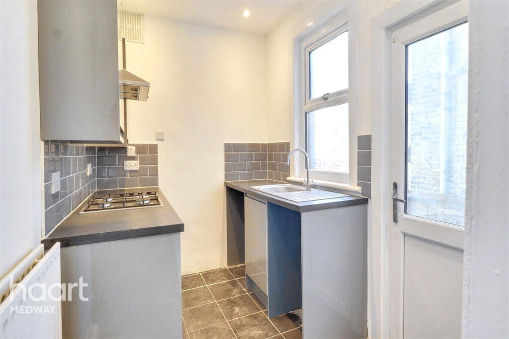 2 bedroom terraced house for rent in Rochester Avenue, Rochester, ME1