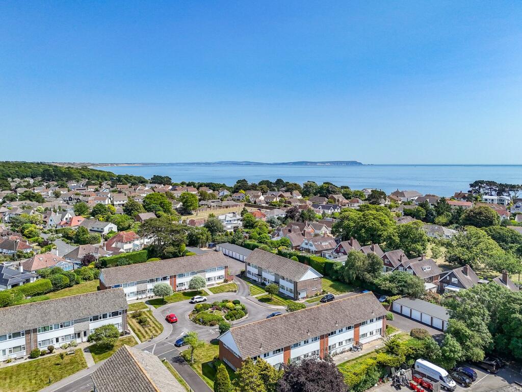 2 bedroom ground floor flat for sale in Bure Park, Mudeford ...