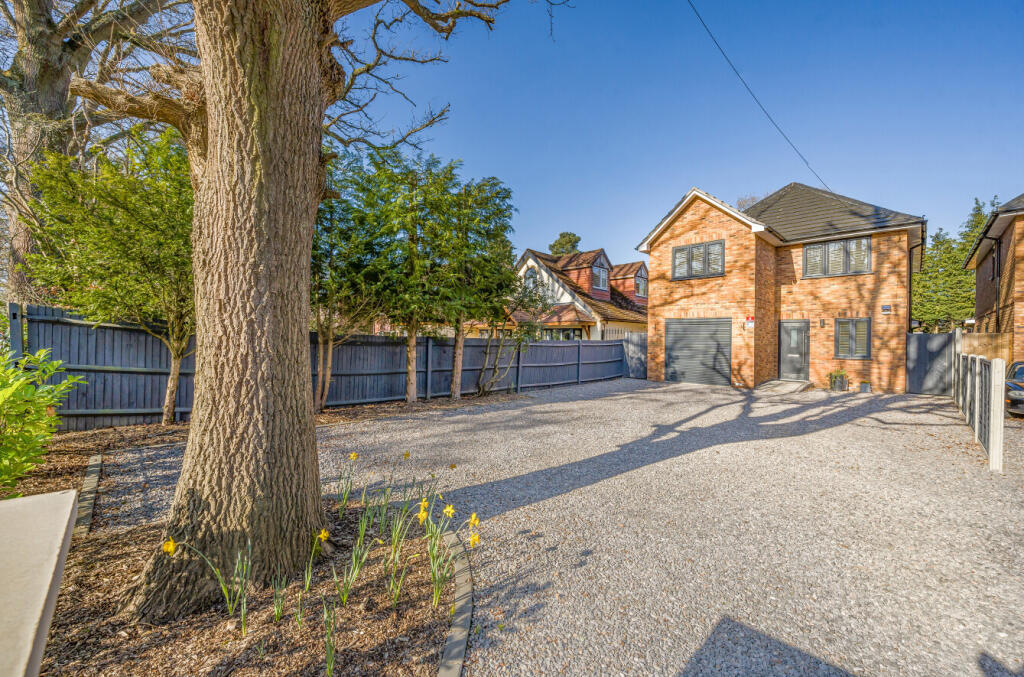 5 bedroom detached house for sale in Finchampstead Road, Finchampstead ...