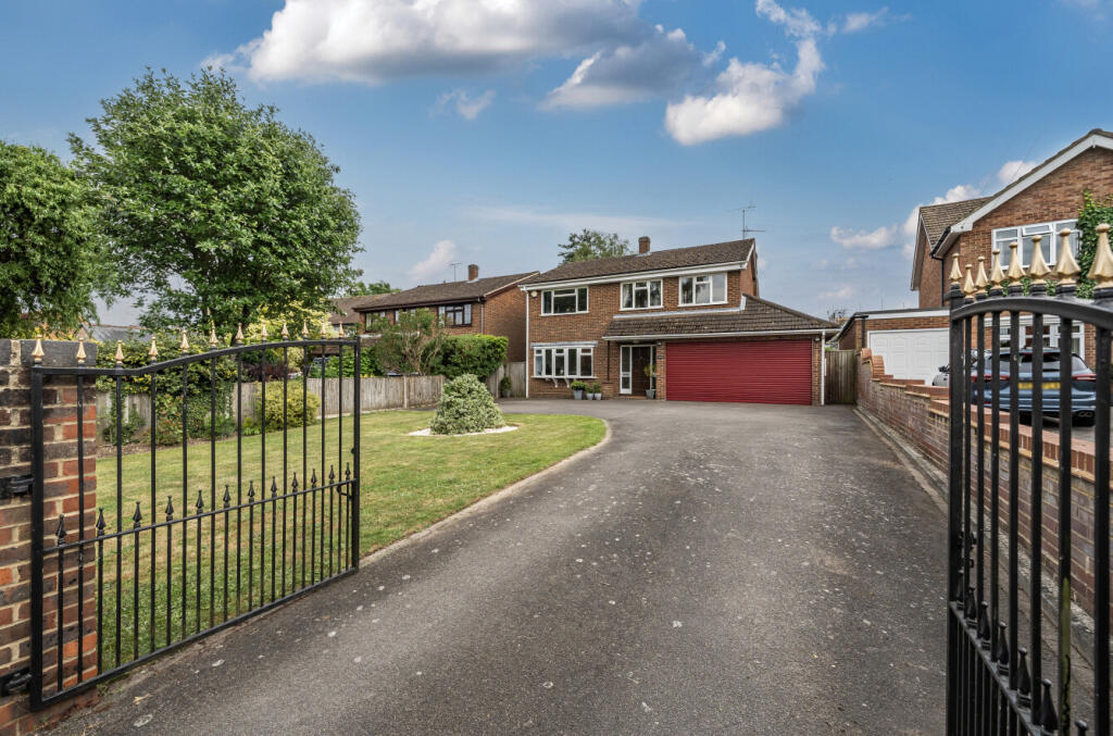 4 bedroom detached house for sale in The Street, Swallowfield, Reading ...