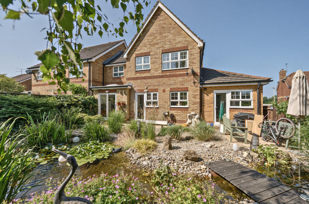 4 bedroom semi-detached house for sale in Barker Close, Arborfield ...