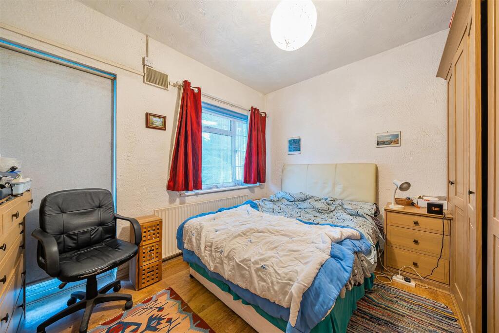 2 bedroom maisonette for sale in Nether Street, North Finchley, N12