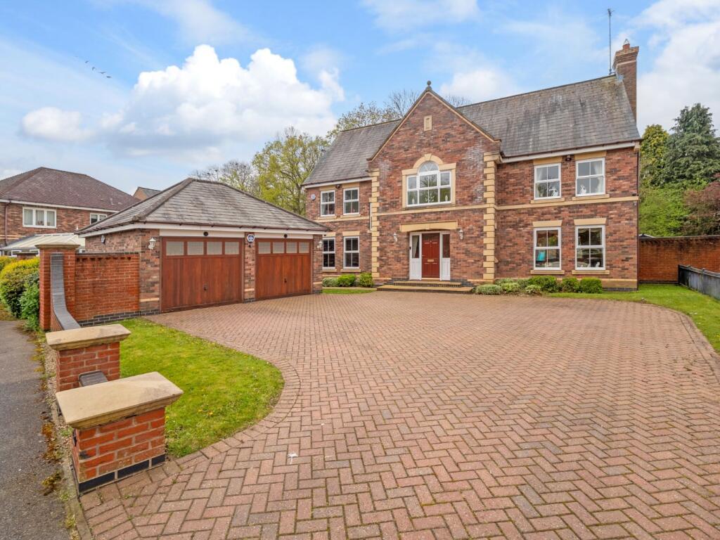 5 bedroom detached house for sale in Chestnut Drive, Stretton Hall ...