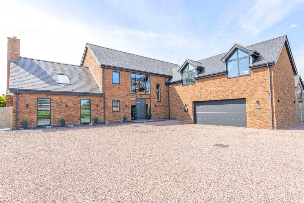 5 bedroom detached house for sale in Five Acres Crescent, Skegness ...