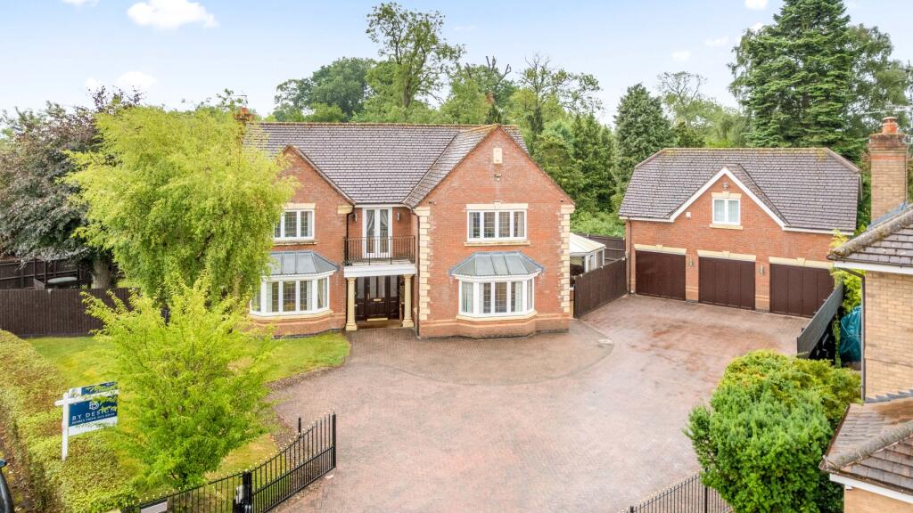 5 bedroom detached house for sale in Chestnut Drive, Stretton Hall, LE2