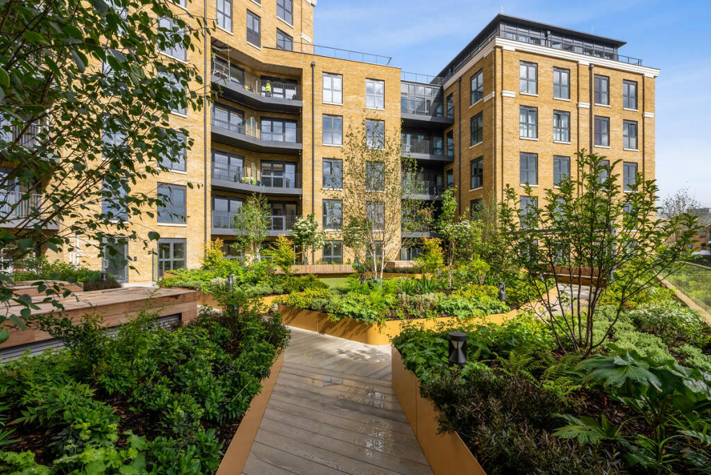 2 bedroom flat for sale in Tryon House, Brook Street, Surrey, KT1