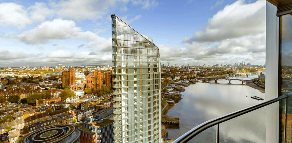4 bedroom flat for sale in 1 Waterfront Drive, London, SW10