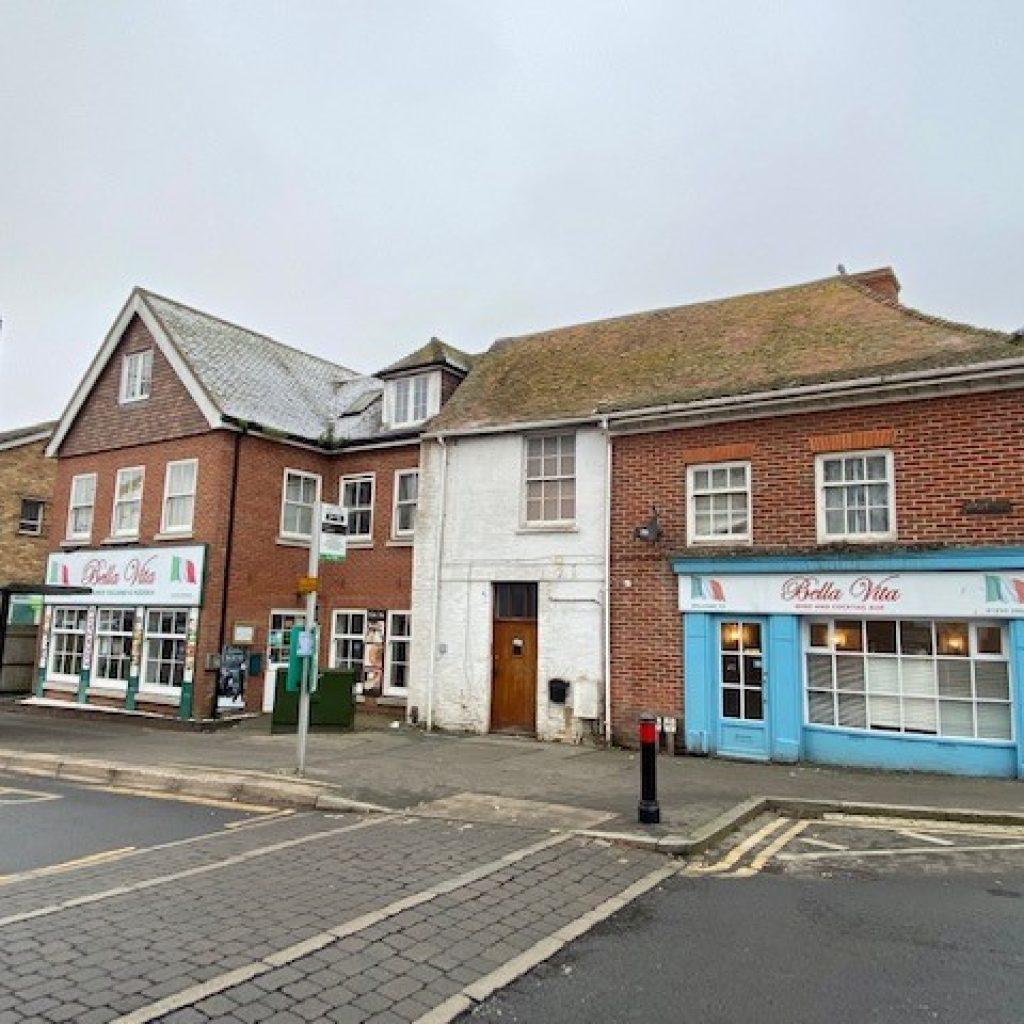 Commercial property for rent in Unit 2 14 The Broadway, RG19