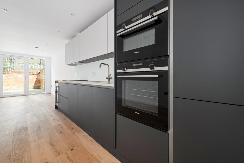 3 bedroom town house for rent in Thomas Hardy Mews, LONDON, SW16