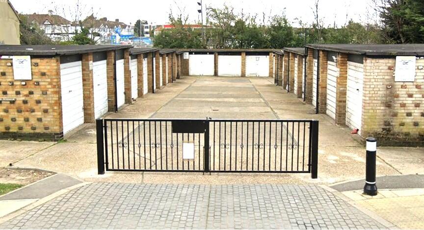 Garage for rent in Redbridge Lane East, Ilford, London, IG4