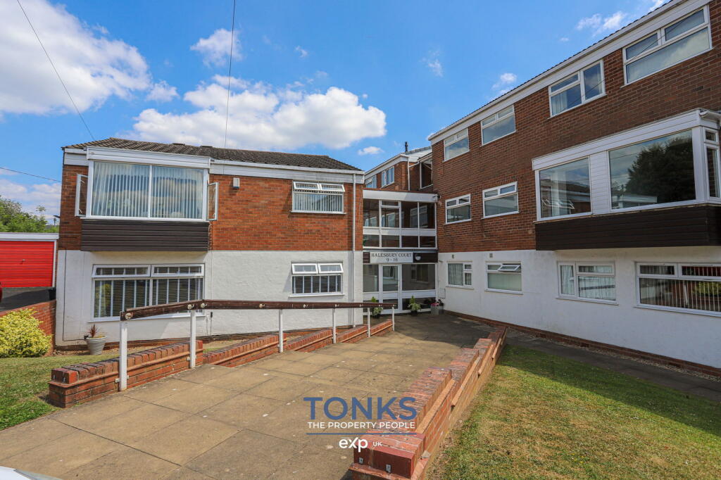 2 bedroom apartment for sale in NO CHAIN - Stunning countryside views ...