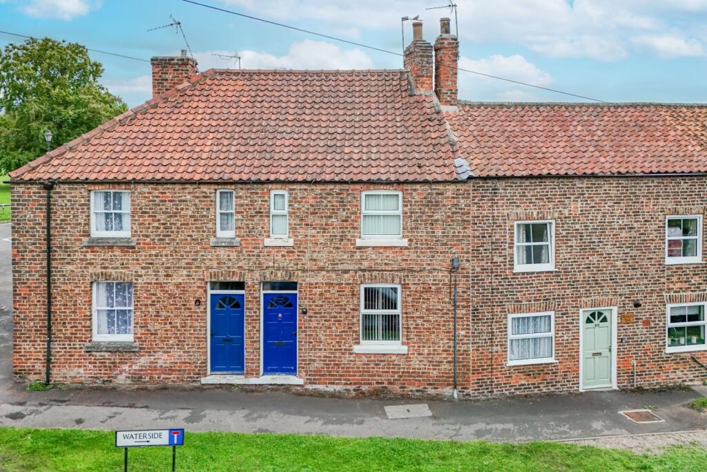 2 bedroom terraced house for sale in St. James Green, Thirsk, North ...