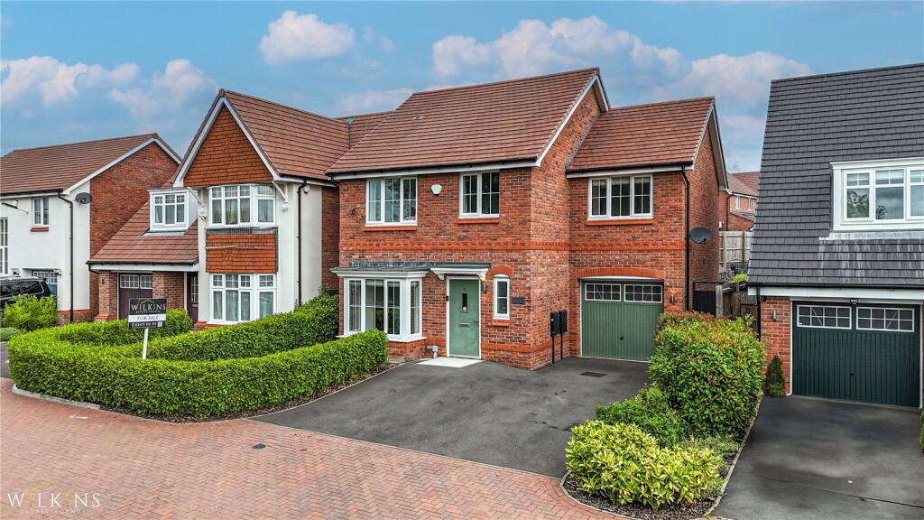 4 bedroom detached house for sale in Nubian Way, Nuneaton, Warwickshire ...