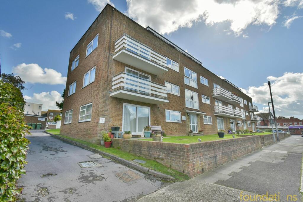 2 bedroom flat for sale in Clifford Road, Bexhill-on-Sea, TN40