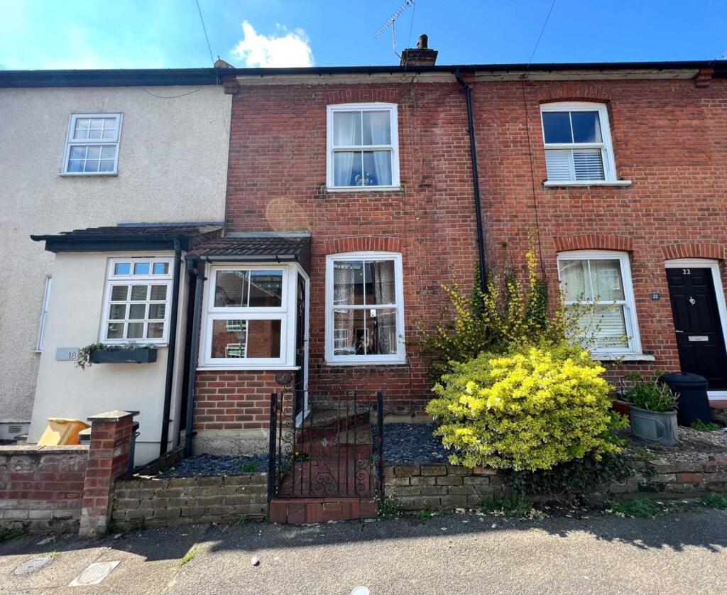 2 bedroom terraced house for sale in Chase Road, Brentwood, CM14