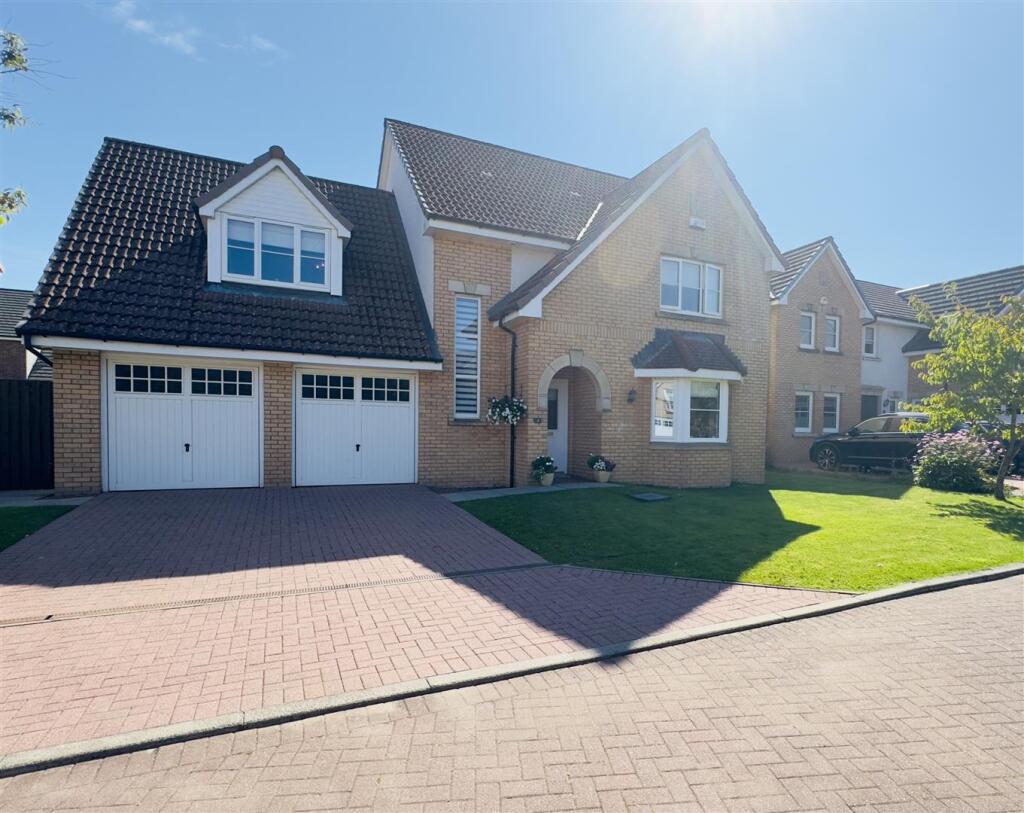 5 bedroom detached house for sale in Walpole Lane, East Kilbride ...