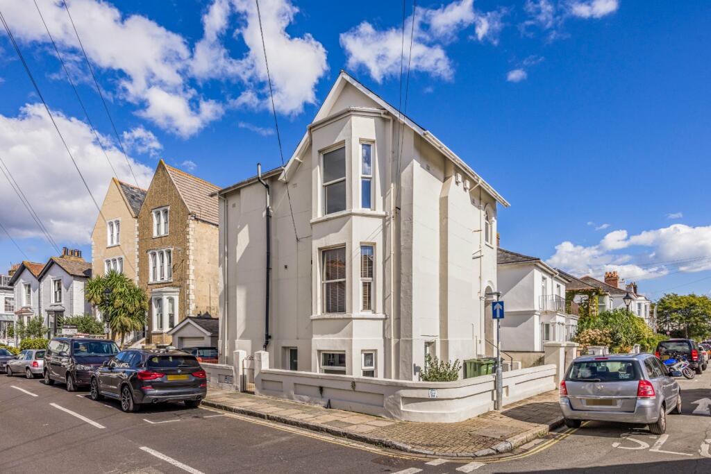 2 bedroom apartment for sale in Auckland Road West, Southsea, Hampshire ...