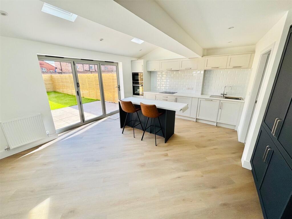 3 bedroom semi-detached house for sale in Bridgegate, Howden, Goole ...