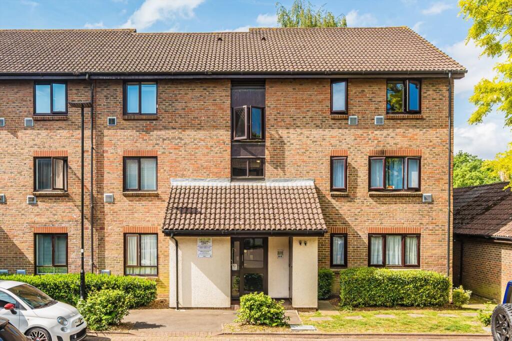 2 bedroom flat for sale in Stags Way, Isleworth, TW7