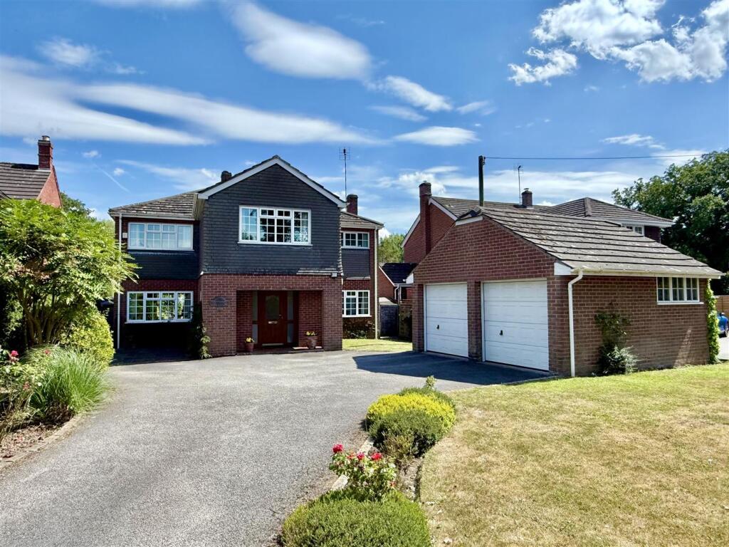 4 bedroom detached house for sale in Shrewley Common, Shrewley, Warwick ...
